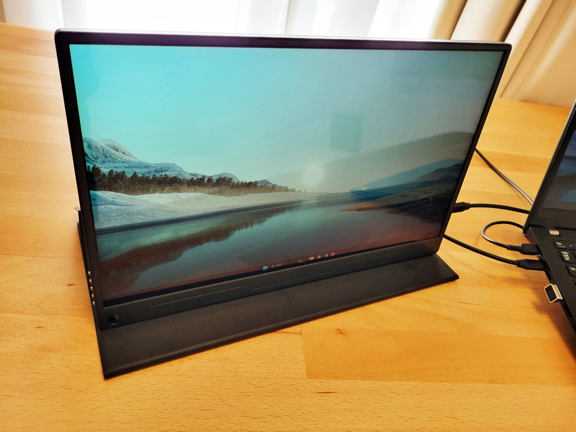 【レビュー】EVICIV EVC-1506｜15.6インチのモバイルモニターは持ち運びに便利 - オアシスログ