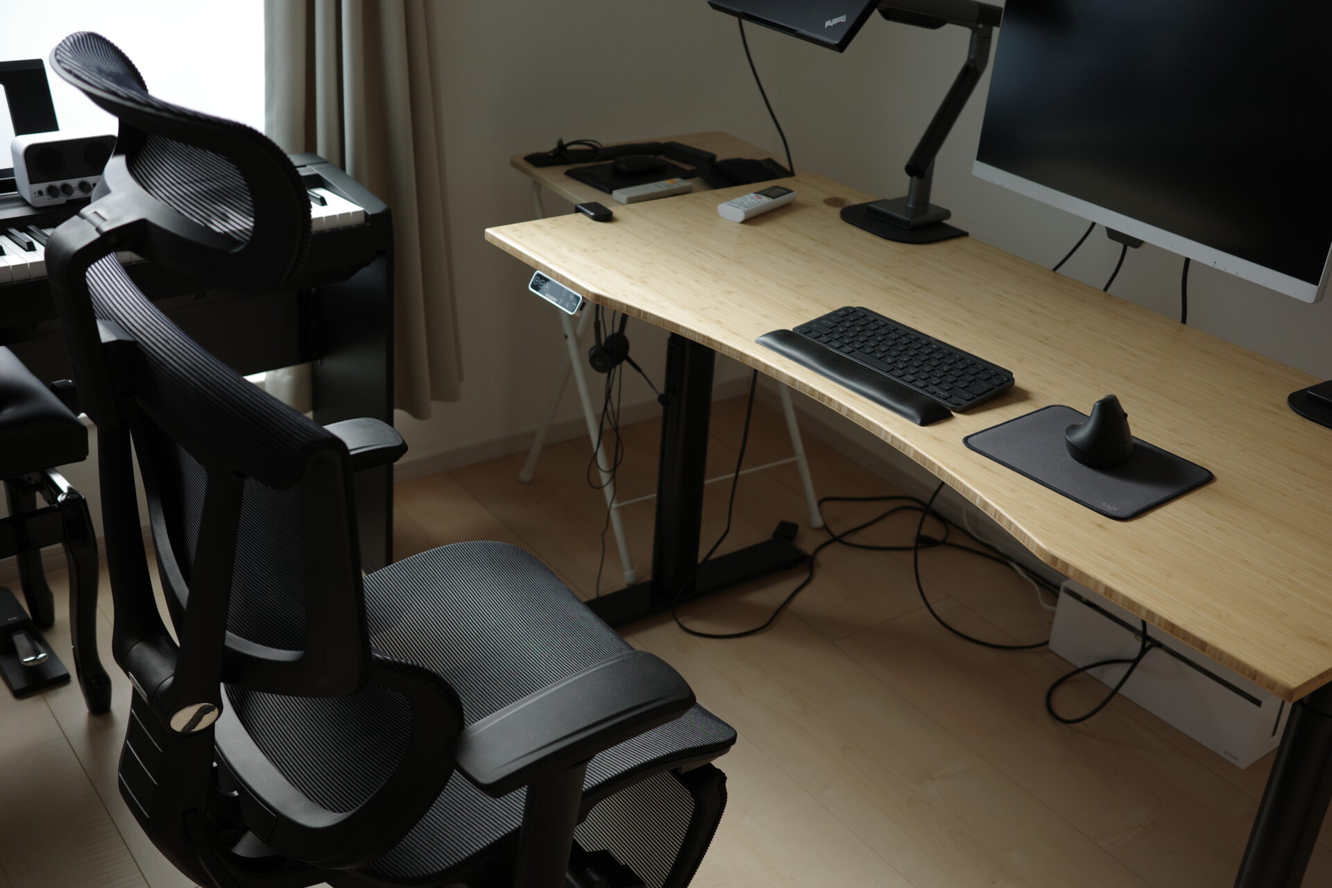 FlexiSpot C7Proを使ってみた。安定感抜群、おしゃれなワークチェア。 - オアシスログ